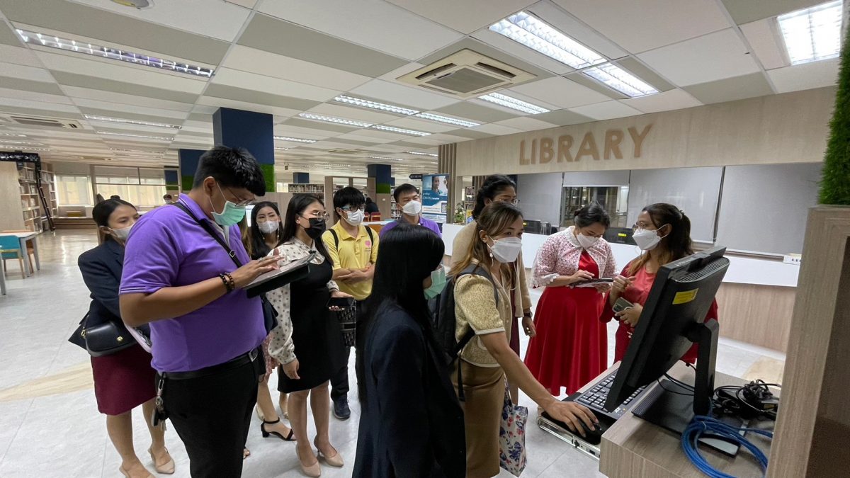 าจารย์และนักศึกษาปริญญาโท คณะครุศาสตร์อุตสาหกรรม ศึกษาดูงานอาคารวิทยบริการ และบริการห้องสมุด ...